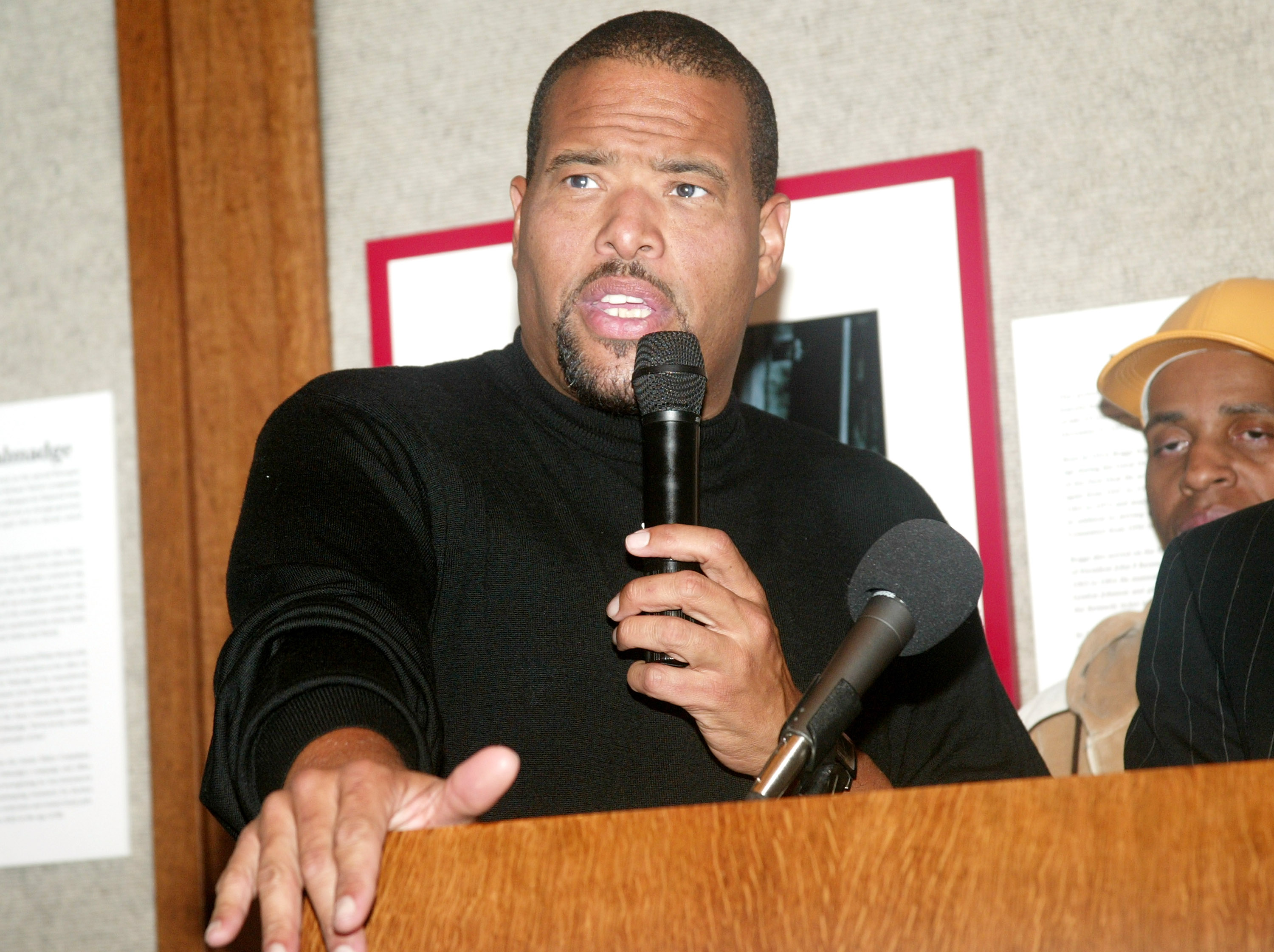 Chicago Radio Personality Doug Banks Dies At 57