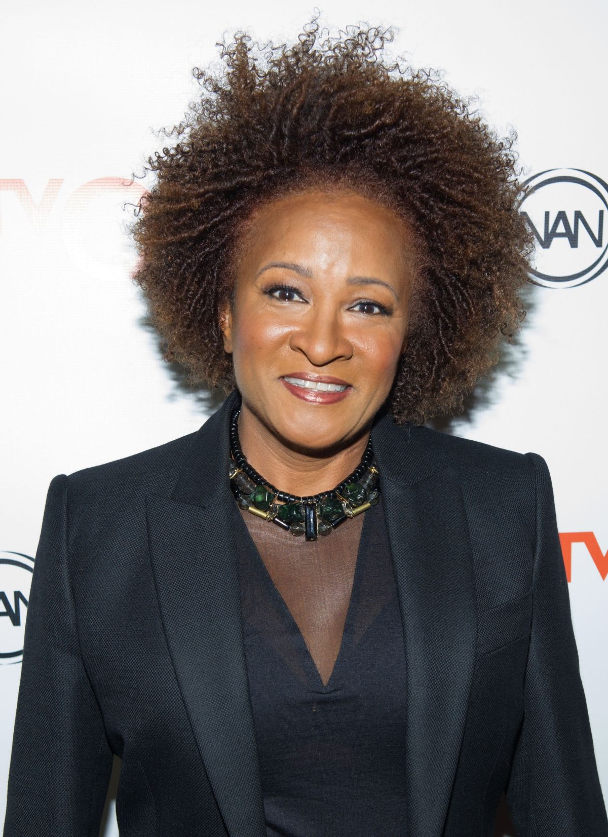 20 Famous Black Talk Show Hosts [PHOTOS]