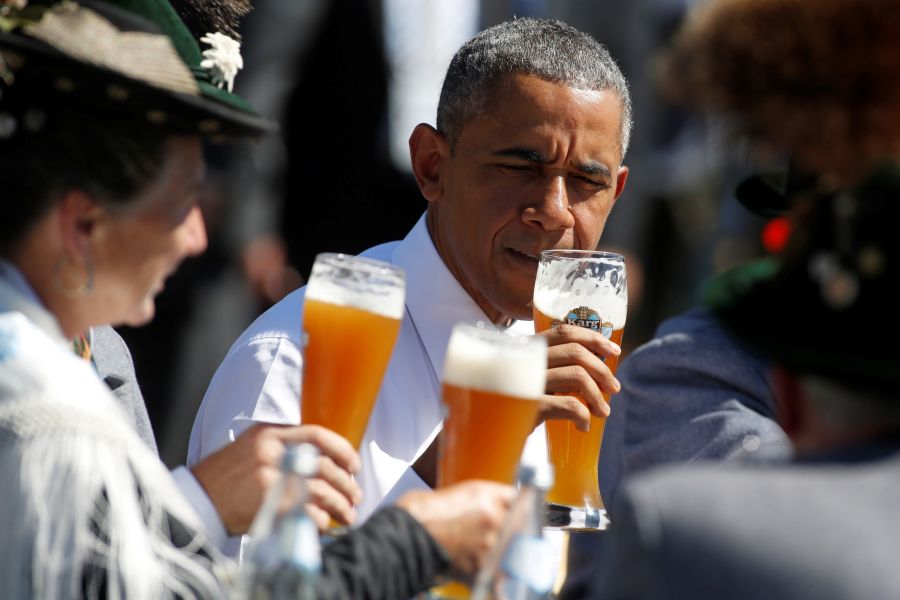 Cheers Obama! Barack’s Top 15 Beer Moments (PHOTOS) | NewsOne