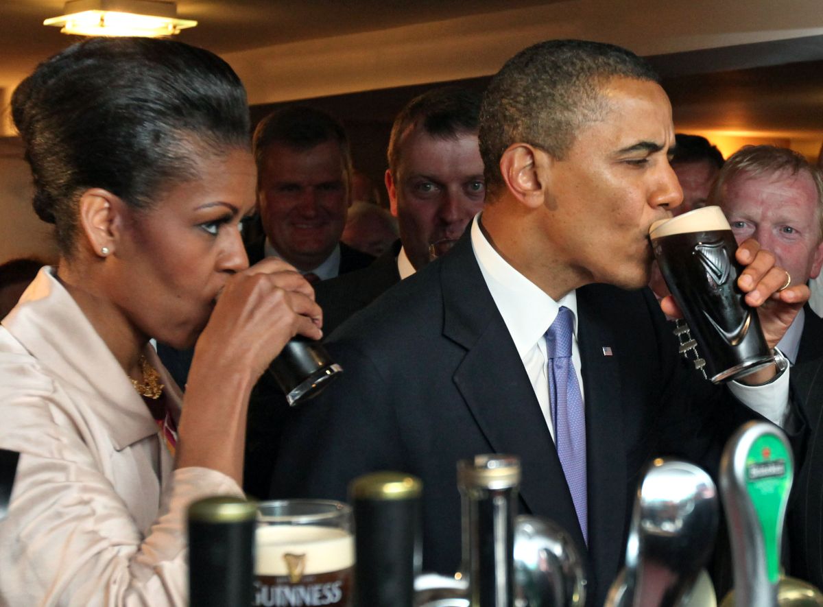 Cheers Obama! Barack’s Top 15 Beer Moments (PHOTOS) | NewsOne