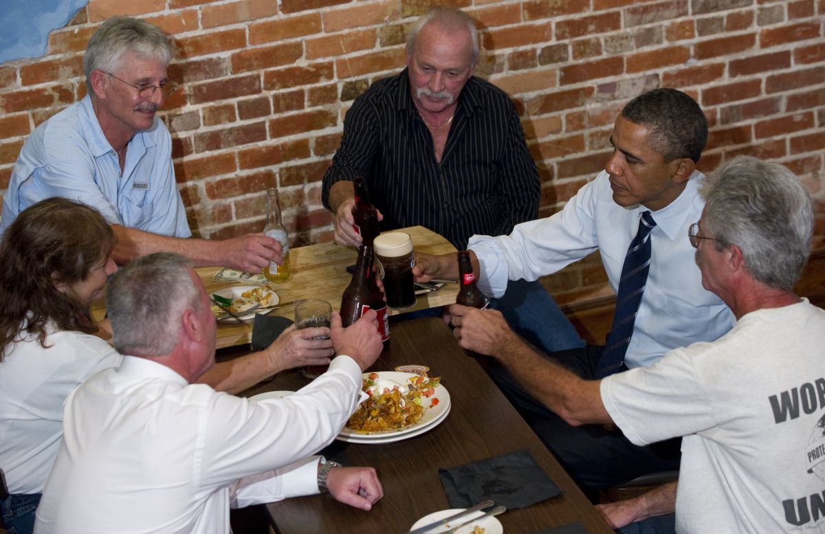 Cheers Obama! Barack’s Top 15 Beer Moments (PHOTOS) | NewsOne
