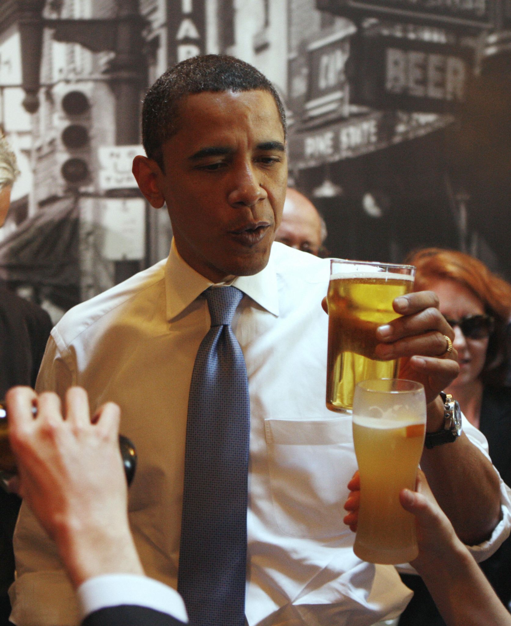 Cheers Obama! Barack's Top 15 Beer Moments (PHOTOS)