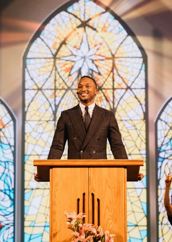 Hillsong Pastor Resigns After Sending Racy Photo To Church Volunteer