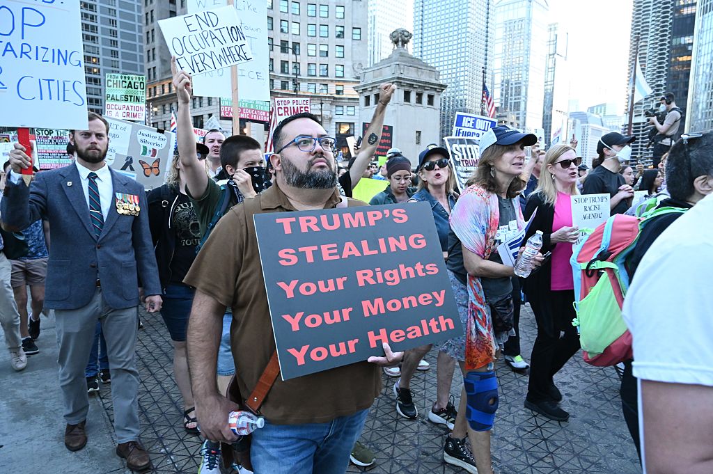 National Guard Arrives In Chicago Despite Local Resistance